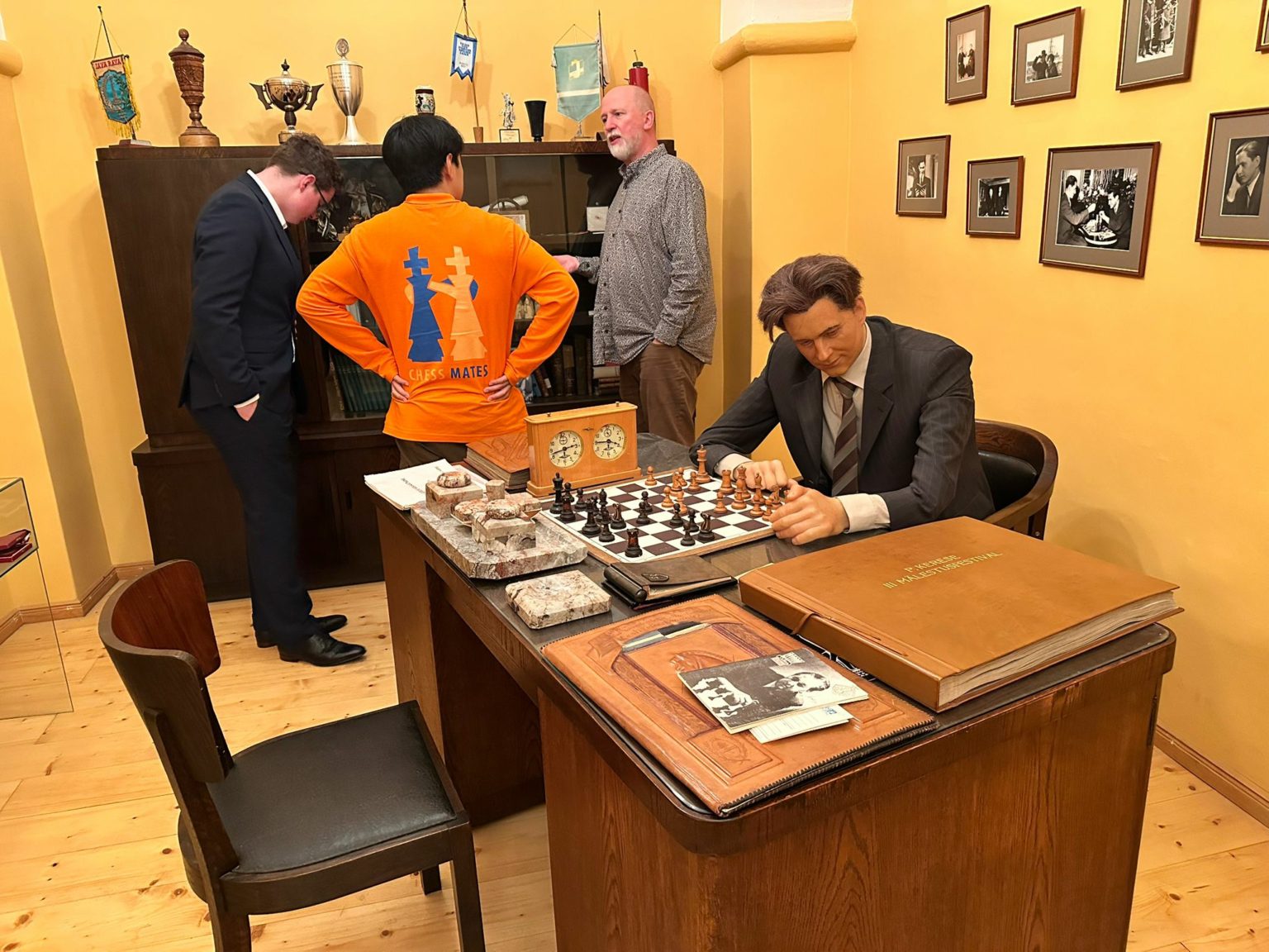 Team RSB was 'op bezoek bij' Paul Keres - Schaken